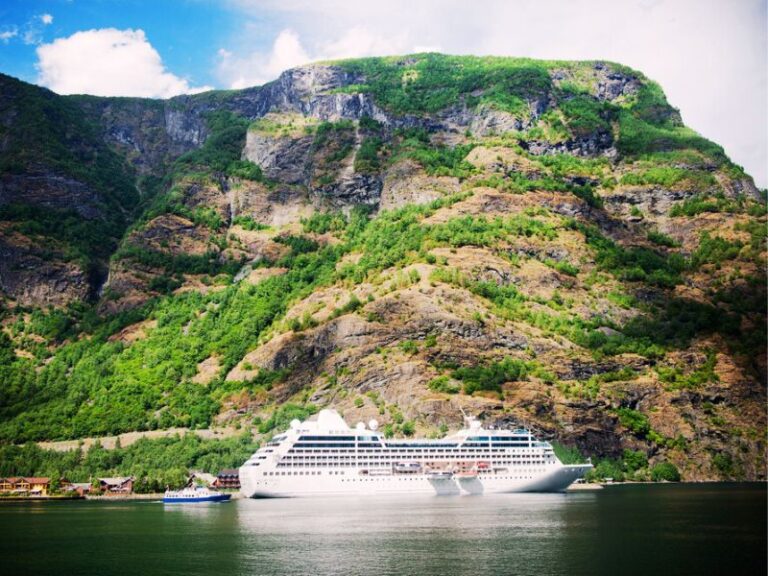 Cruising Rules for Passengers: A Complete Guide To Safety